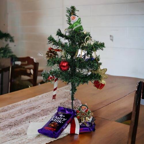 Christmas Tree And Chocolates - Luv Flower & Cake